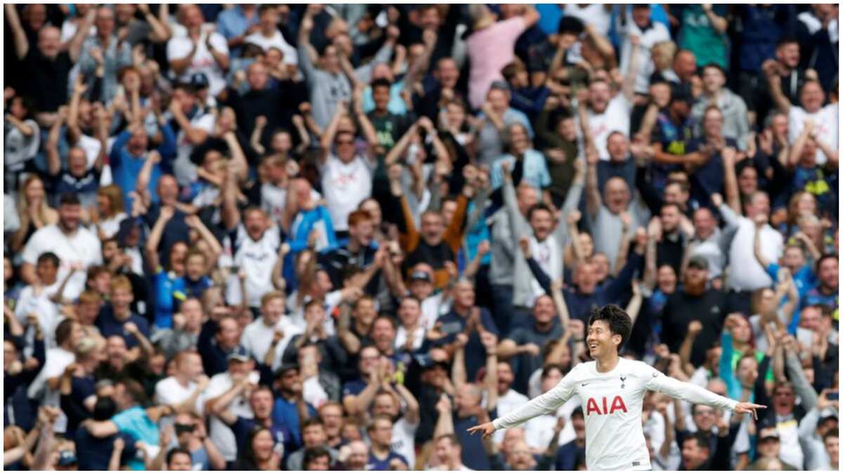 Pitch-invading fans face ban from Premier League encounters, policy ...