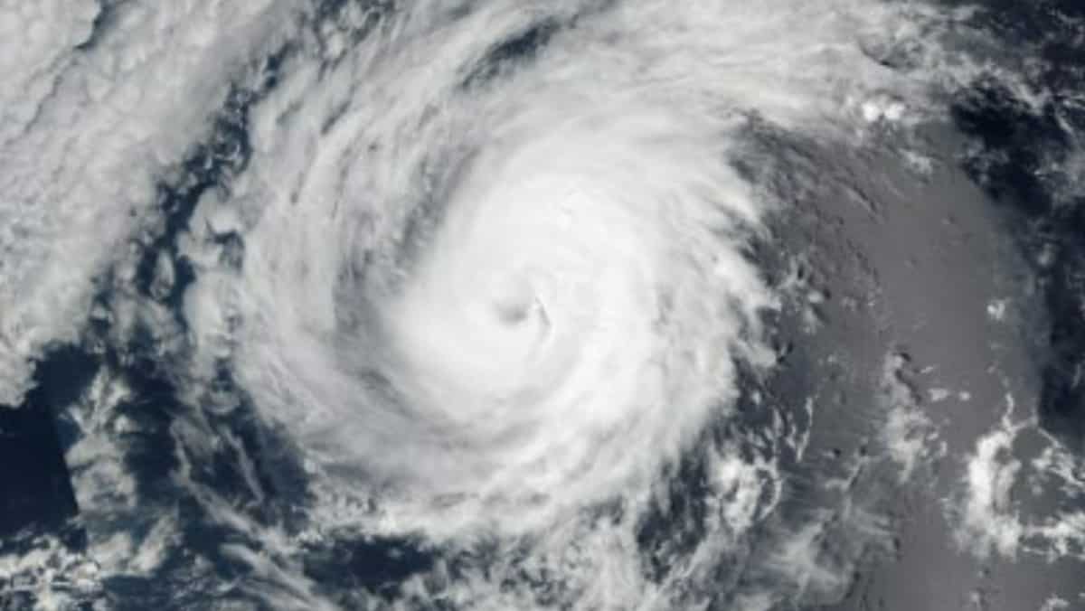 Hurricane Orlene strengthens, moves towards Mexico's Pacific coast ...