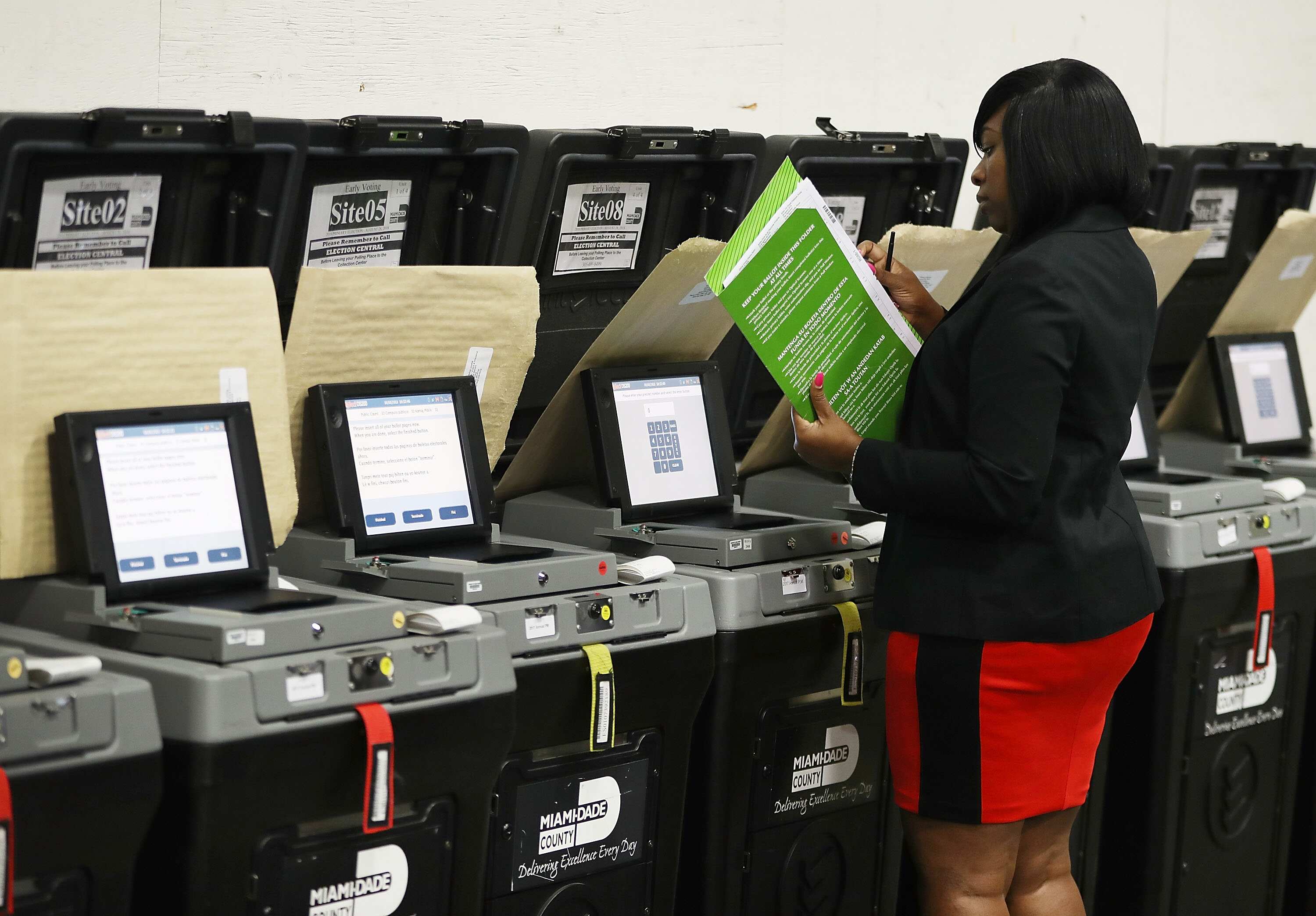 US: Arizona tests voting machine ahead of midterm elections - World News
