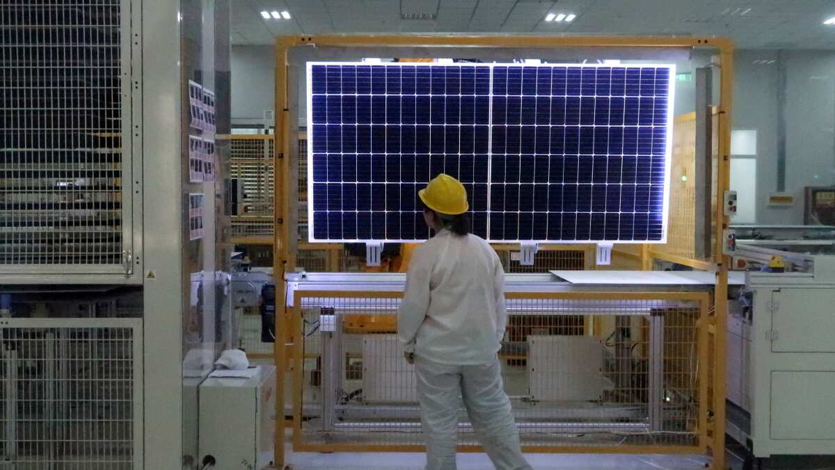 US blocks more than 1,000 solar shipments over Chinese slave labor ...