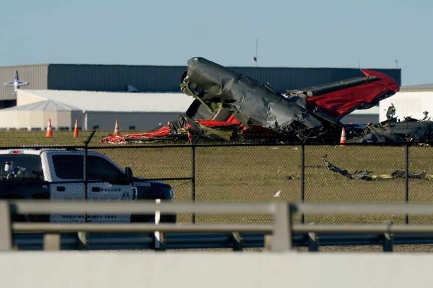 Two World War II-era planes collide in Texas; number of causalities ... Two World War II-era planes collide in Texas; number of causalities ...
