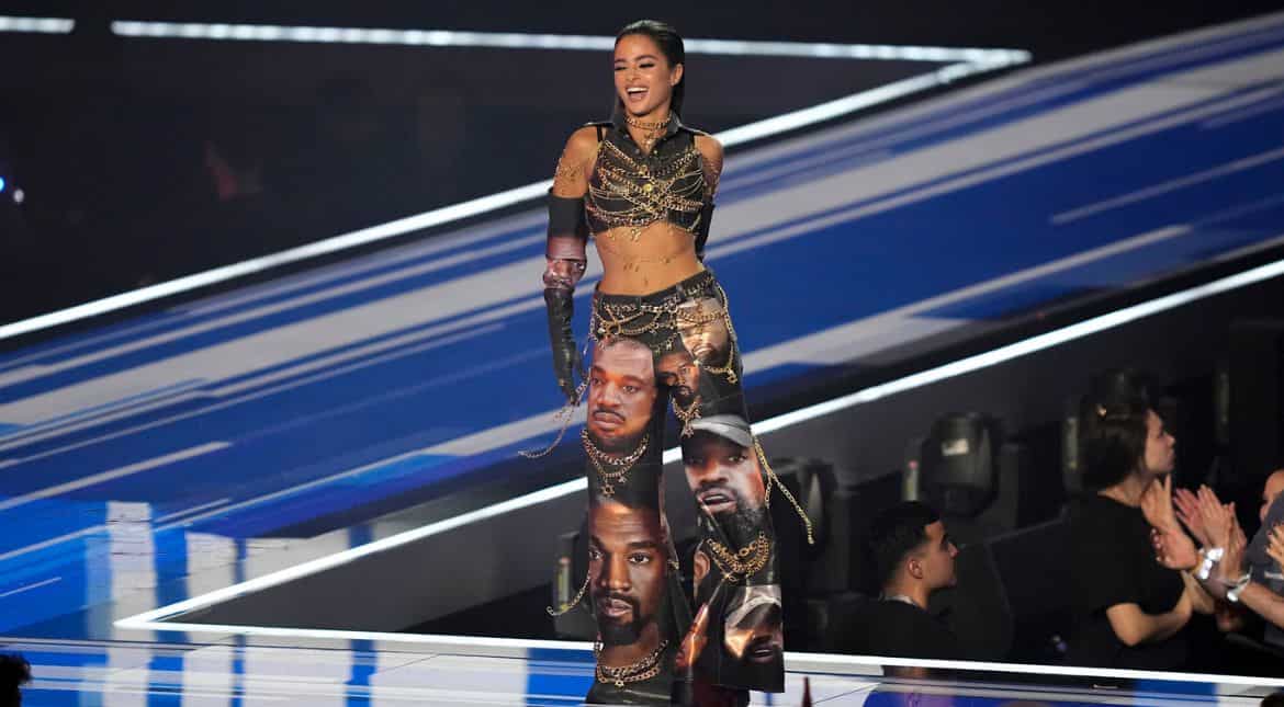 Here's why Israeli pop star wore Kanye West's face at the MTV EMAs ...