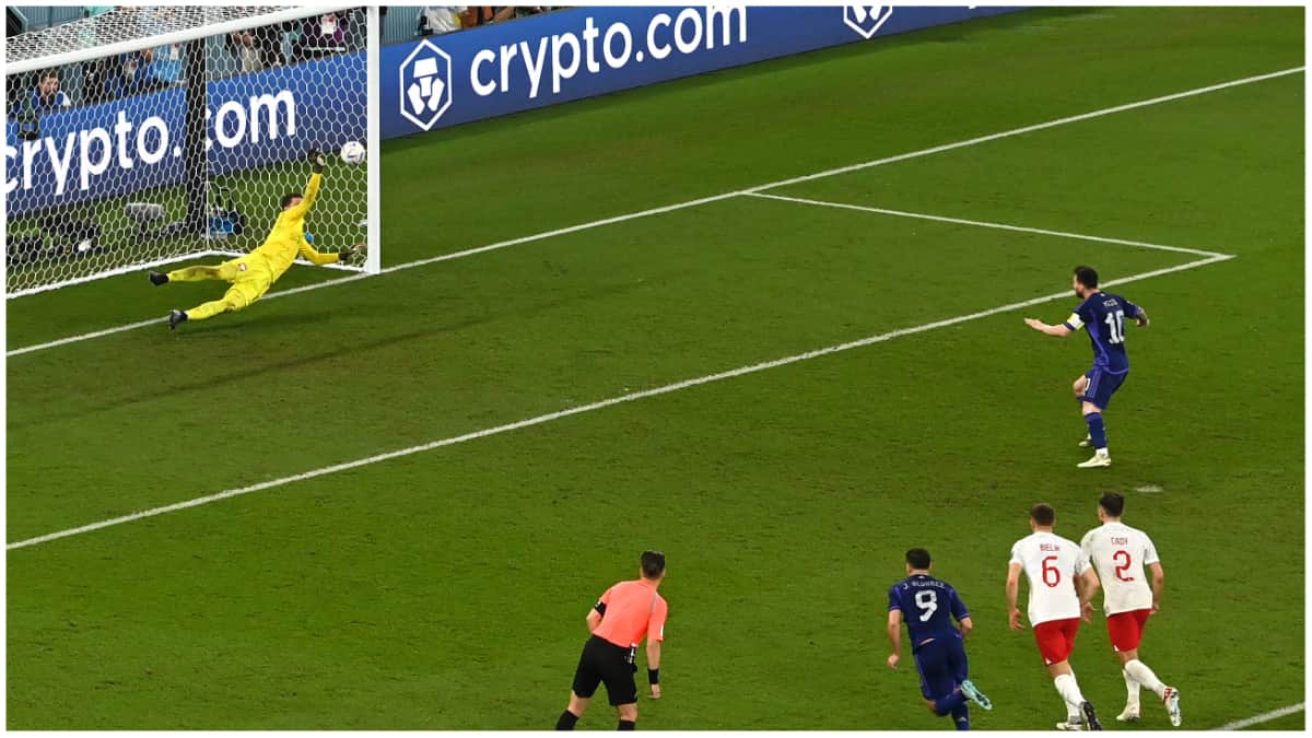 WATCH: Messi fails to score from penalty kick due to Szczesny's ...