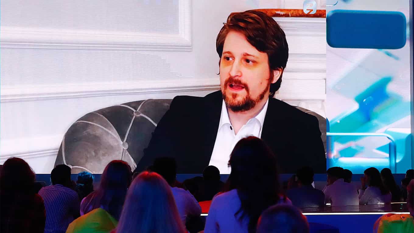 US whistleblower Edward Snowden swear allegiance to Russia - World News