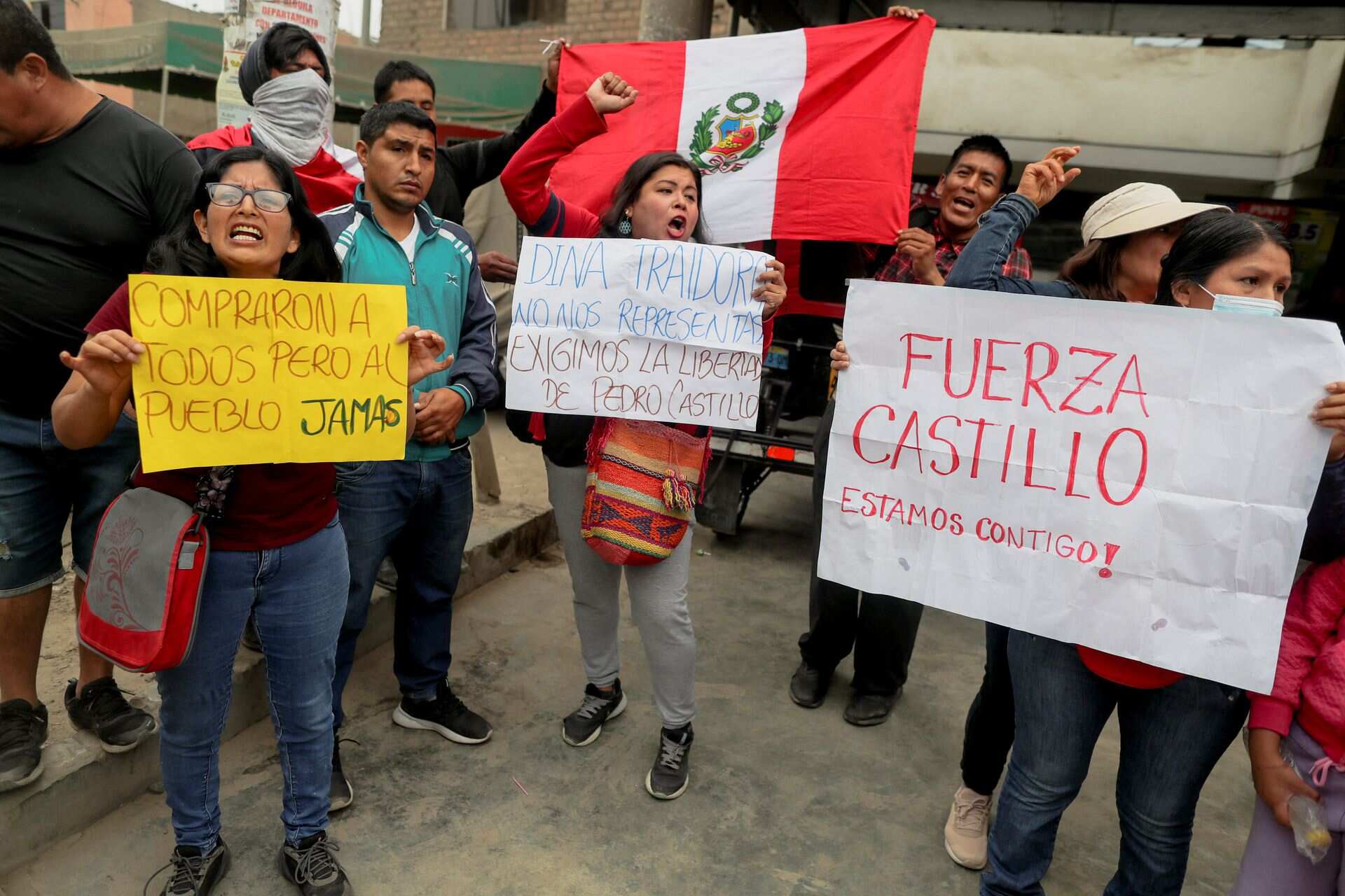 Castillo supporters clash with police, demand his release in Peru ...