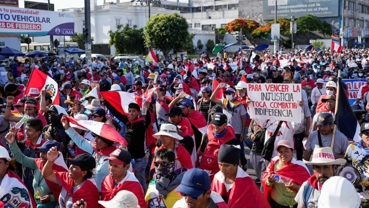 Is Peru democracy in danger? - World News