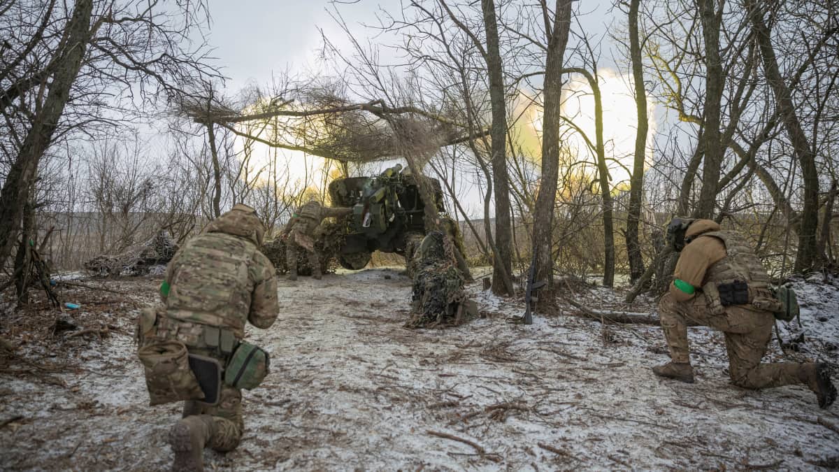 Russian forces continue to attack eastern Ukraine, new offensive by ...