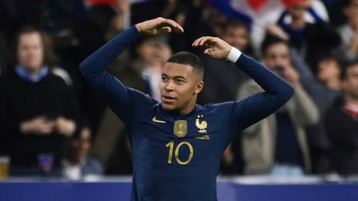 Football: Mbappe goes past Just Fontaine with goal against Greece in ...
