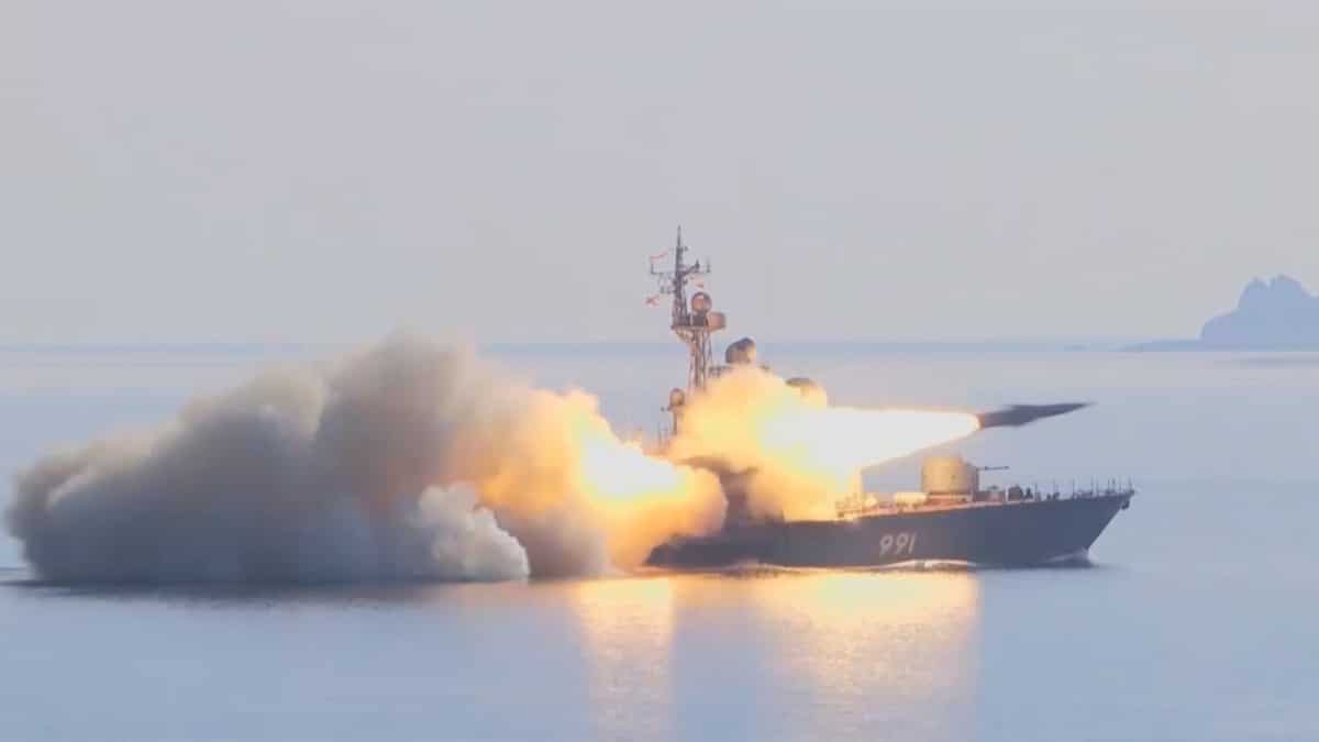 Russian Navy successfully test-fires supersonic missiles at mock target ...