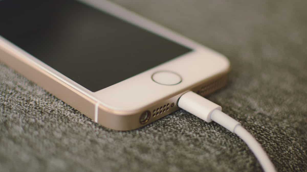 Charging of phones using body heat or sunlight? What future phones will ...