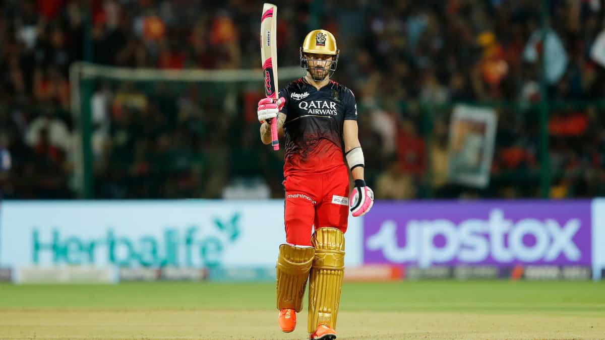 IPL 2023: RCB's Faf du Plessis hits 115-metre six off LSG's Ravi ...