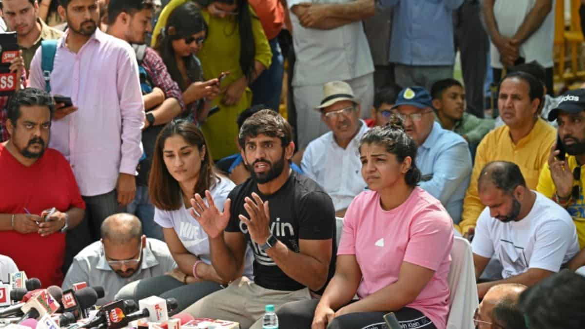 India wrestler protest row: Panel to hold sporting body WFI's top ...