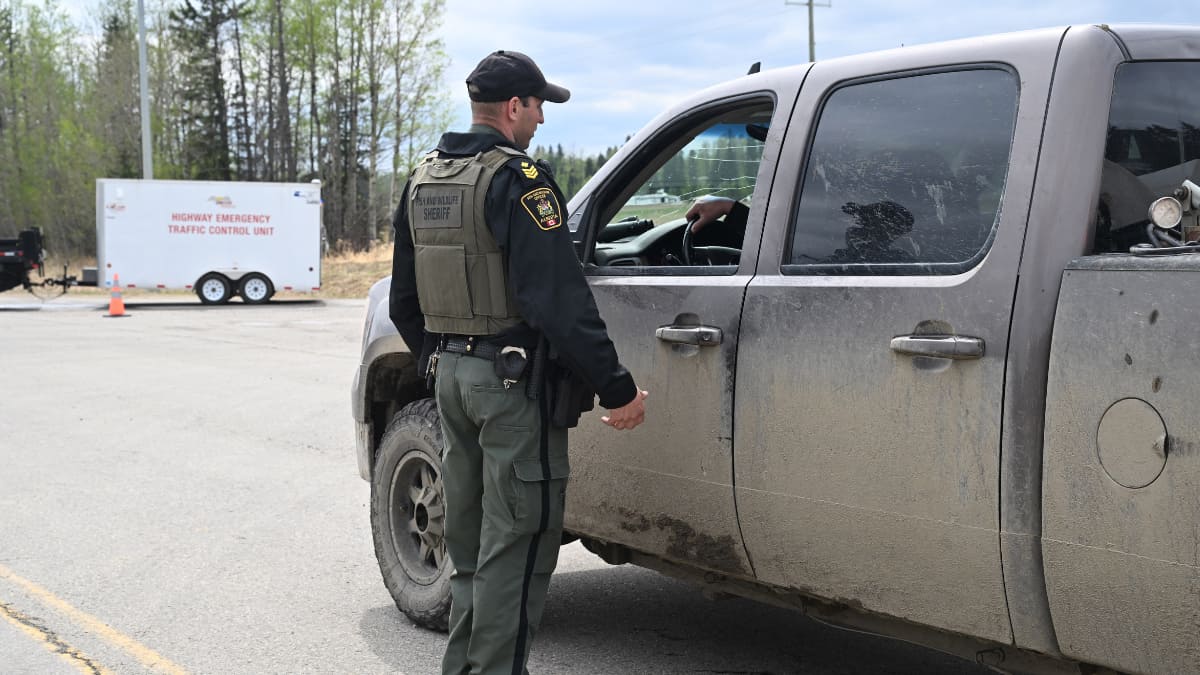 In Pics | Canada deploys military forces to help combat Alberta ...