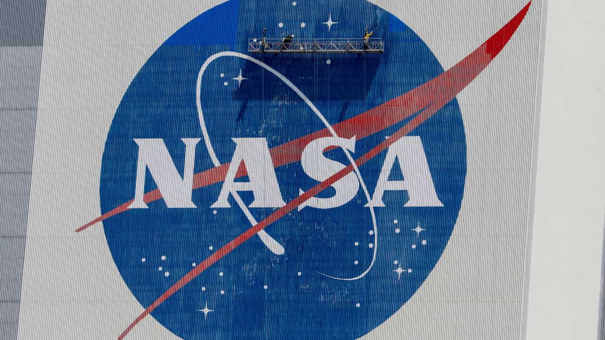 NASA unveils plans for eco-friendly Boeing plane to cut air travel ...
