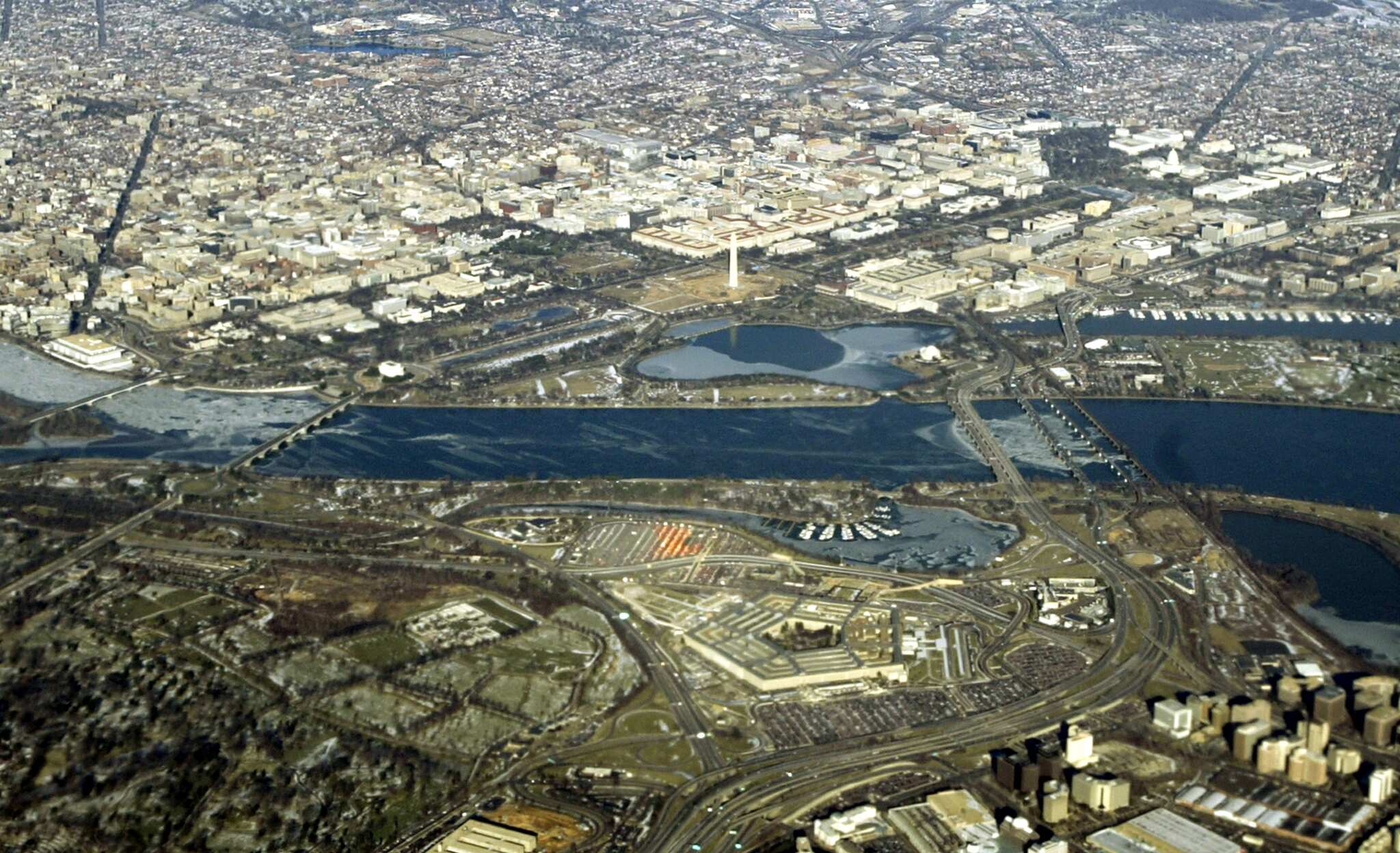 US: Sonic boom echoes over Washington as fighter jets chase small ...