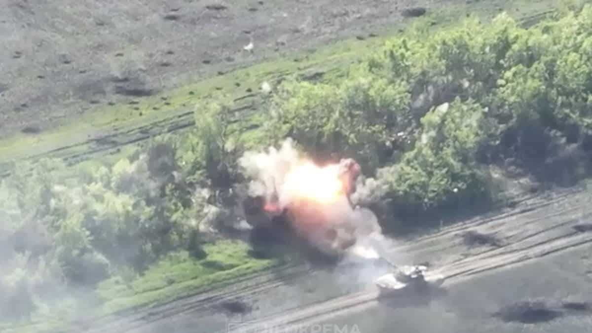 Kyiv conducting 'offensive' actions, Russia 'thwarts major attack' in ...