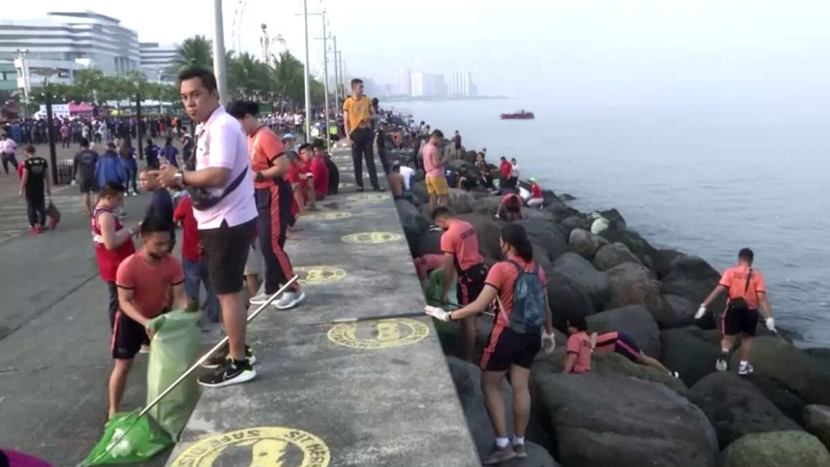 In Pics | Volunteers clean Manila coastline on World Oceans Day - World ...