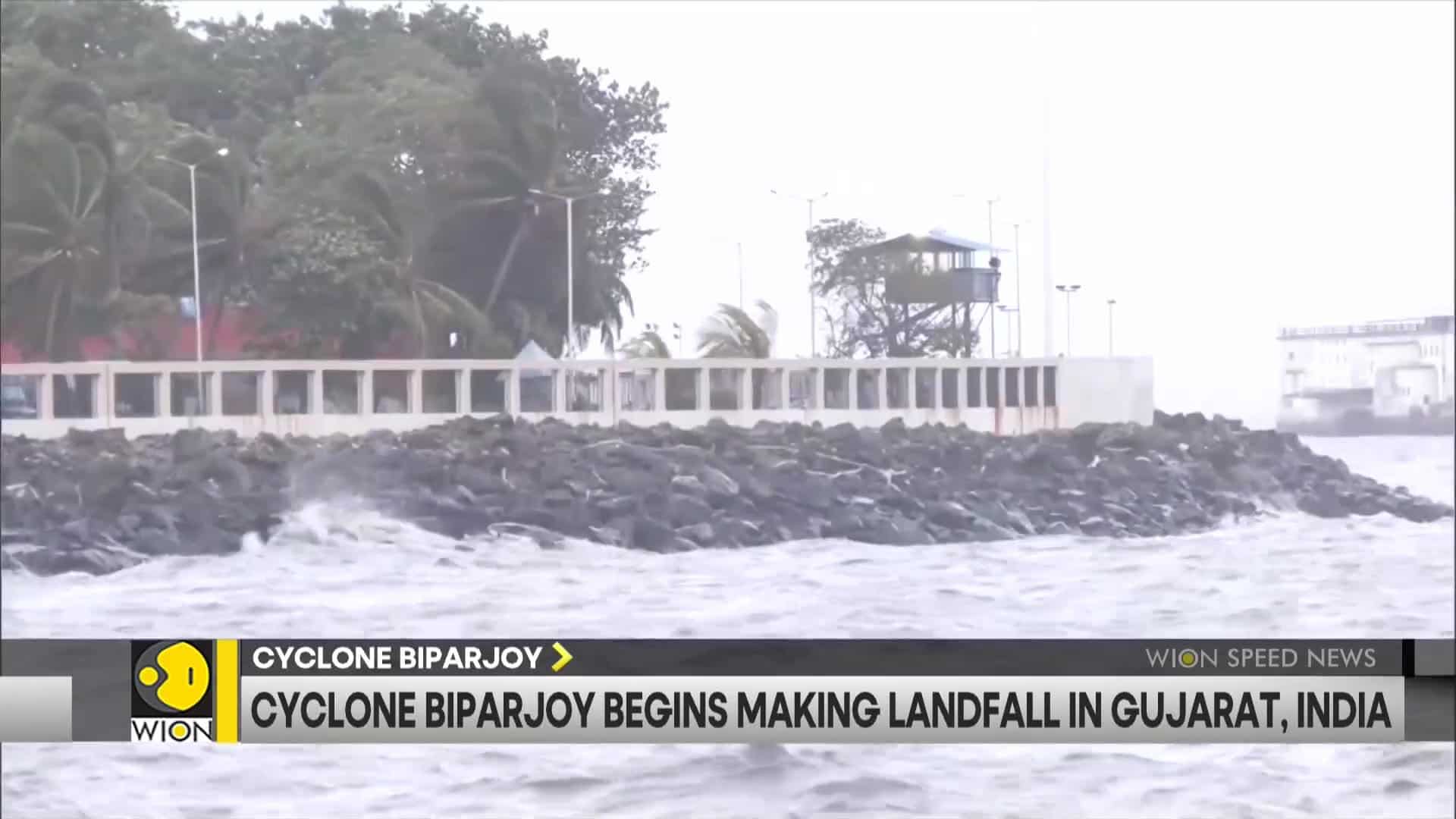 Cyclone Biparjoy begins making landfall in Gujarat, India | WION Speed ...