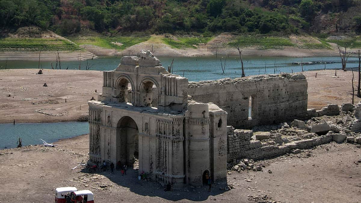 Extreme heat in Mexico triggers drought, exposes submerged Quechula ...
