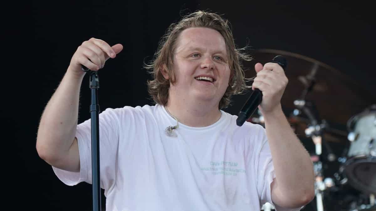 WATCH | Lewis Capaldi overcomes vocal struggles with Glastonbury crowd ...