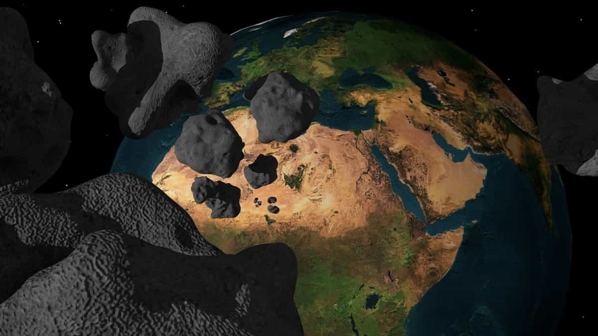 NASA unveils the trajectory of five asteroids approaching Earth - World ...
