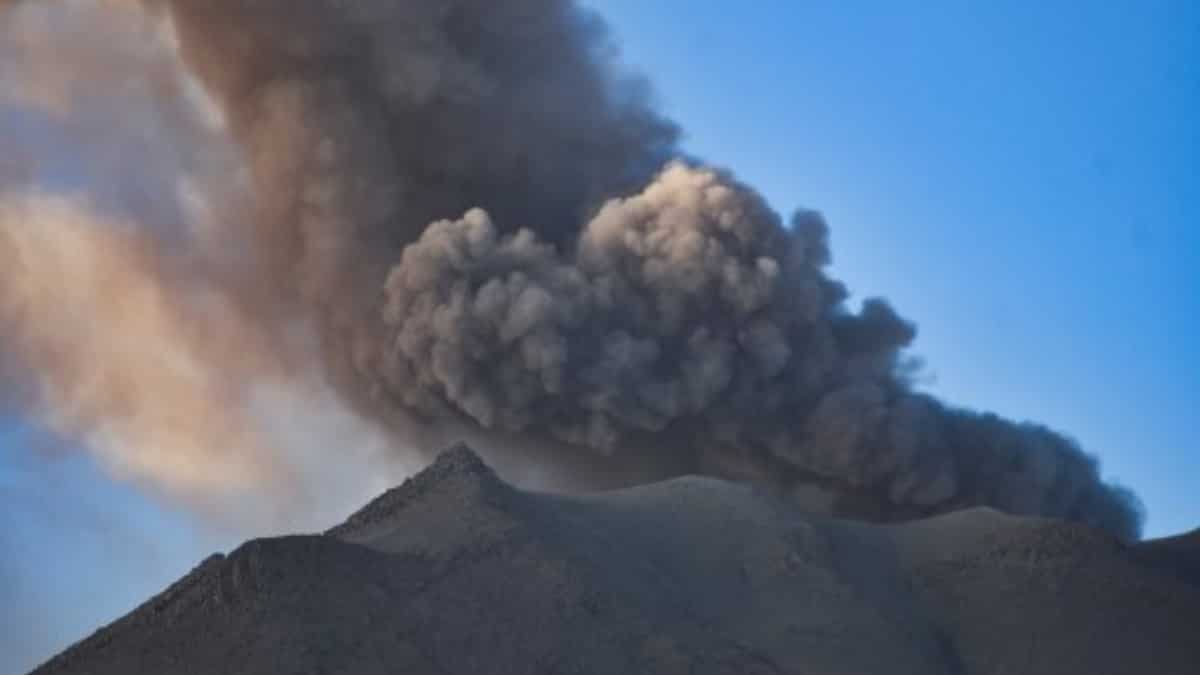 State of emergency declared in Peru as Ubinas volcano spews ash - World ...