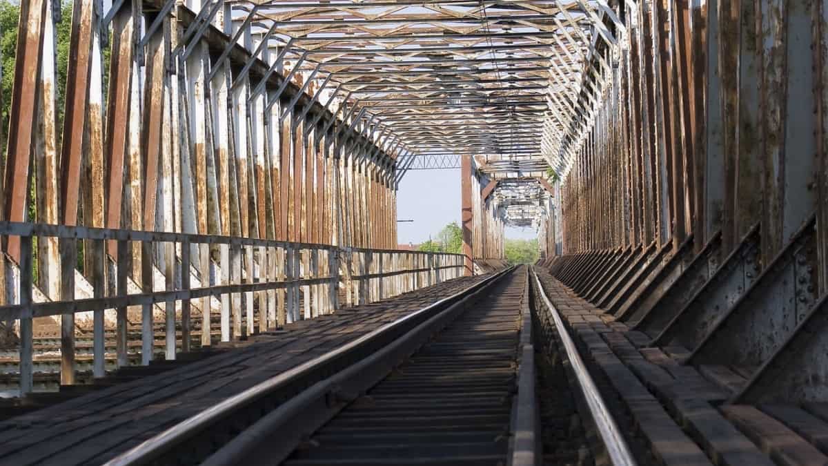India: Four people held in Mumbai for stealing 6,000kg iron bridge ...