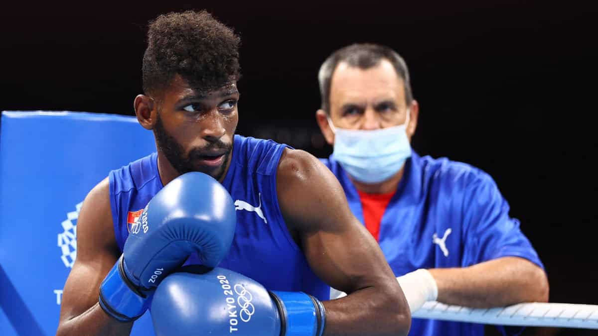 Olympic golf medalist Andy Cruz wins on pro boxing debut - Sports News