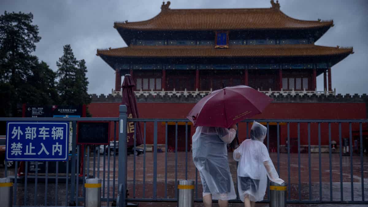In pics | ‘Red alert’ in Beijing: Thousands evacuated after storm ...