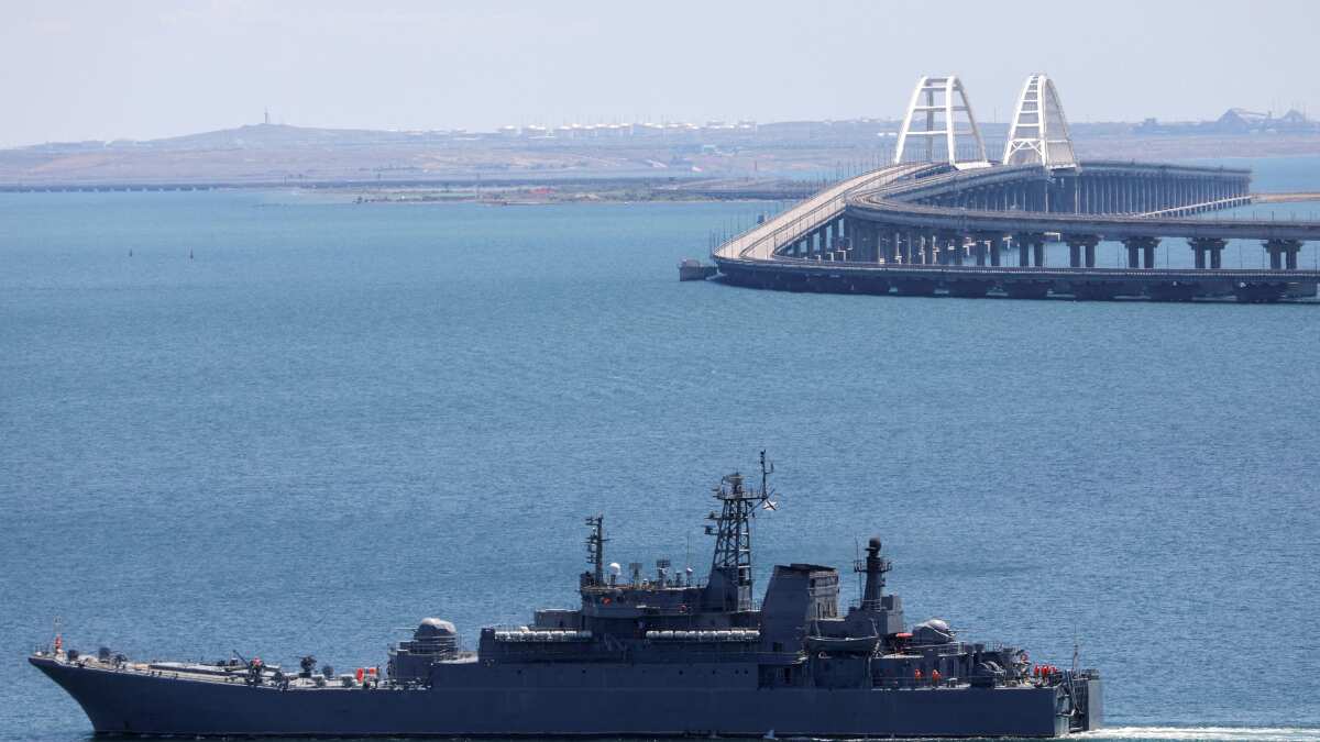 Russia claims it thwarted Ukrainian attacks on naval base in Black Sea ...