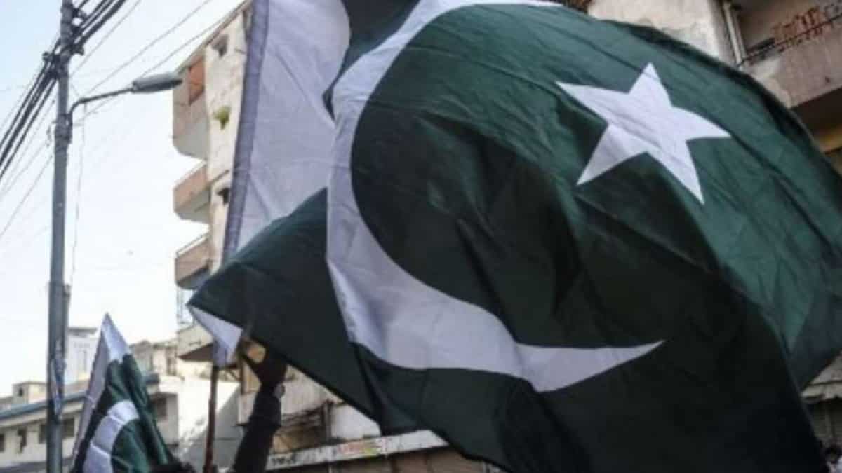 'Spend quality time with boss': Pakistani woman shares creepy messages ...