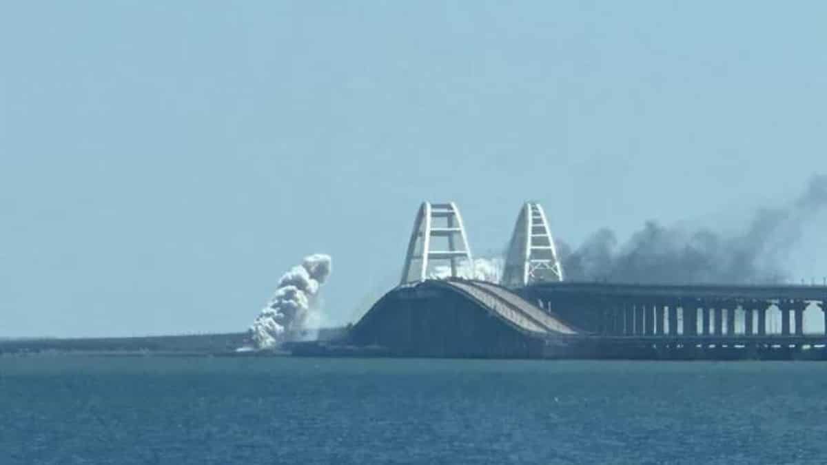 Russia shoots down two Ukrainian missiles over Crimea bridge - World News