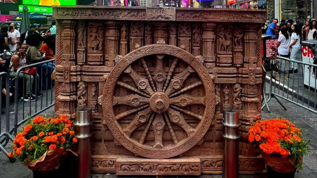 Watch: Sandstone art depicting India’s majestic Konark Sun Temple ...