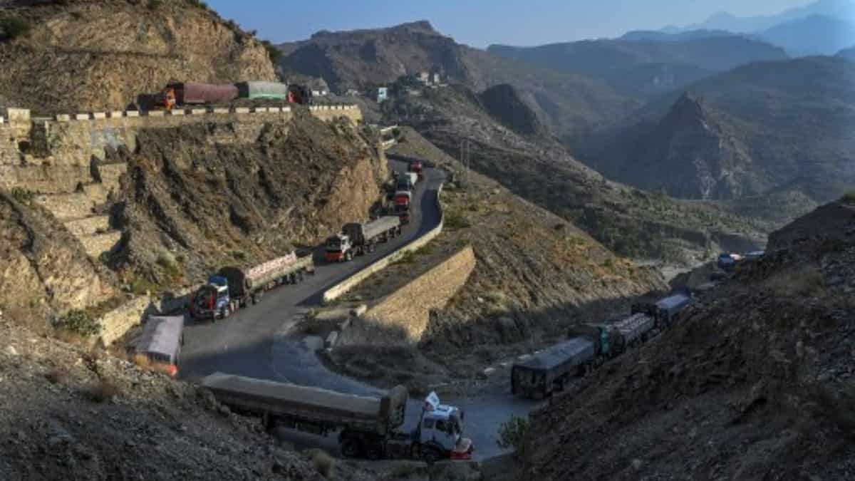 Afghan-Pakistan border crossing reopens after ‘deadly’ clashes: Report - South Asia News