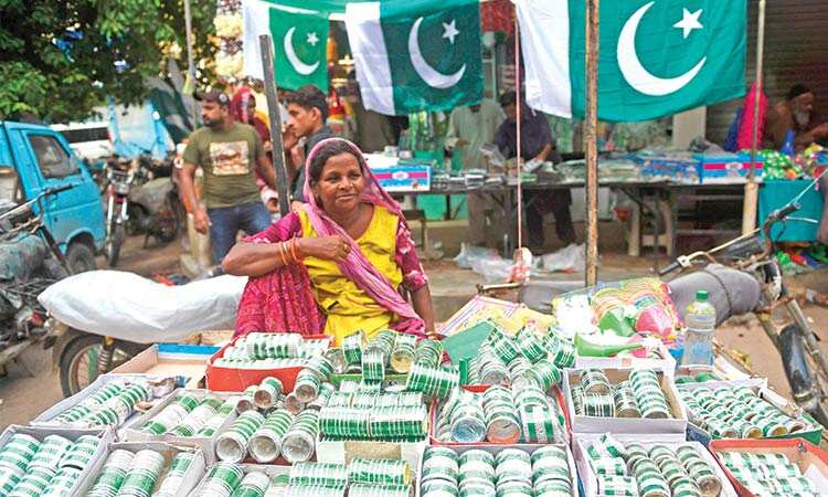 Pakistan: 40% population slips below poverty line, World Bank sounds ...