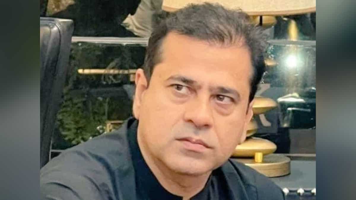 Pak journalist Imran Riaz Khan reunites with family after going missing ...