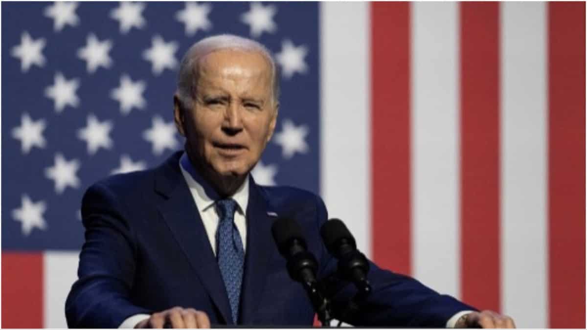 'Shush up,' President Biden tells heckler during Arizona speech ...