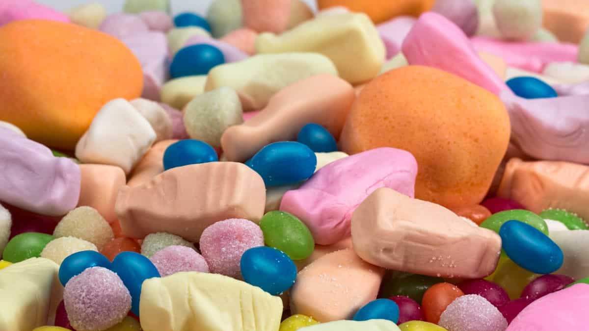Welsh woman chokes to death during marshmallow-eating challenge - World ...