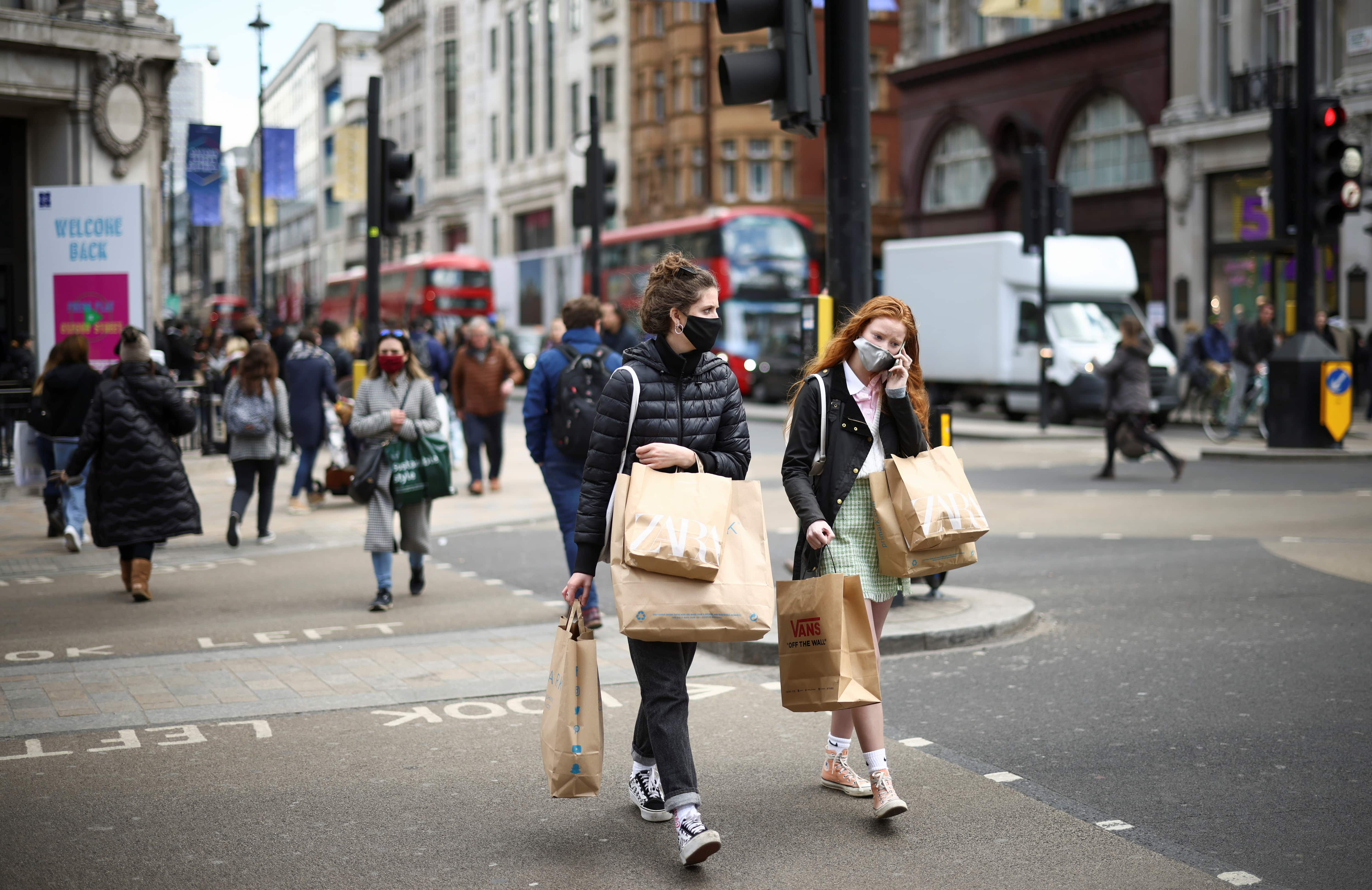 Shocker ahead of Christmas: British consumer spending growth slows ...