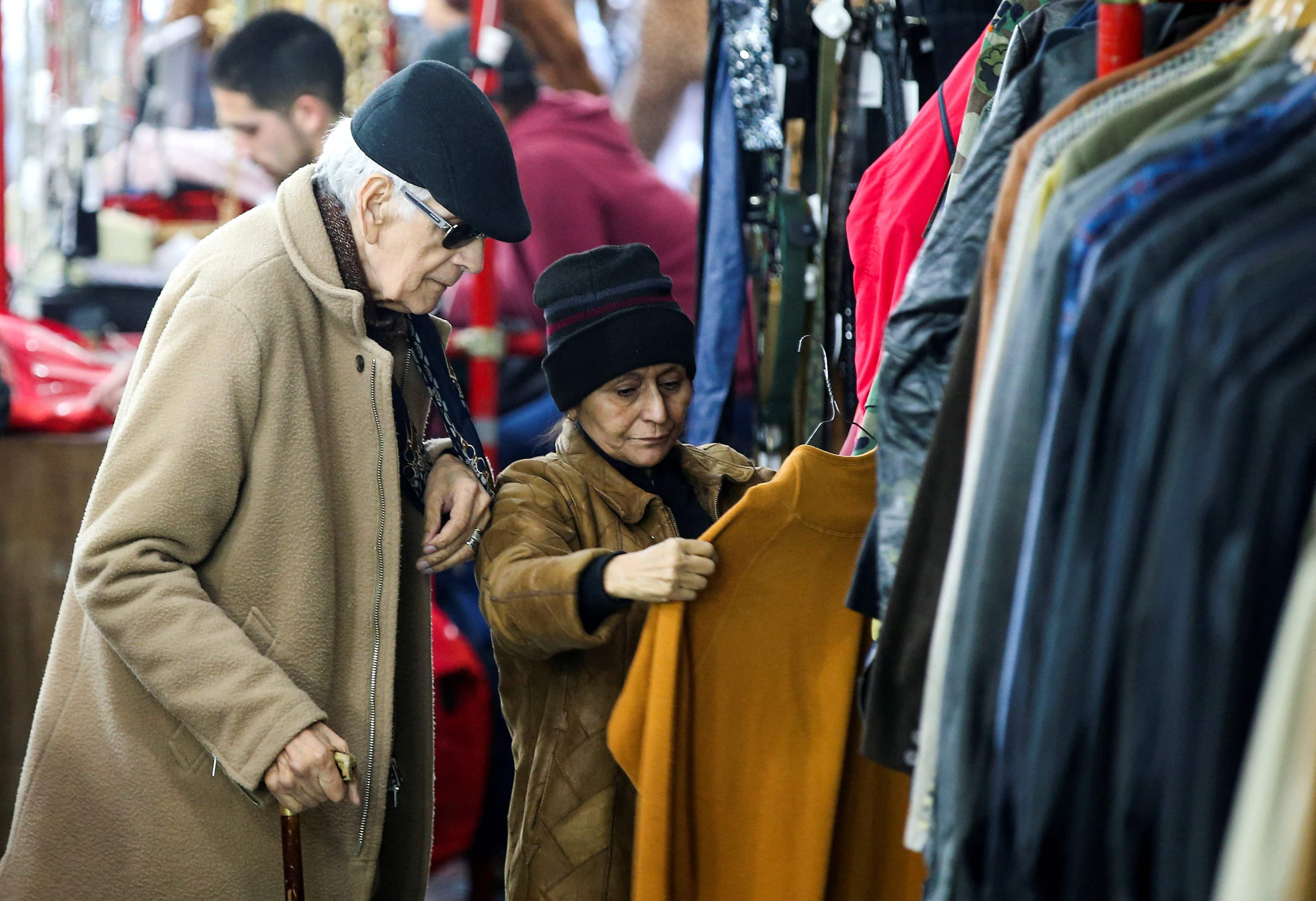 Argentinians are shifting to second-hand clothing. Here's why ...