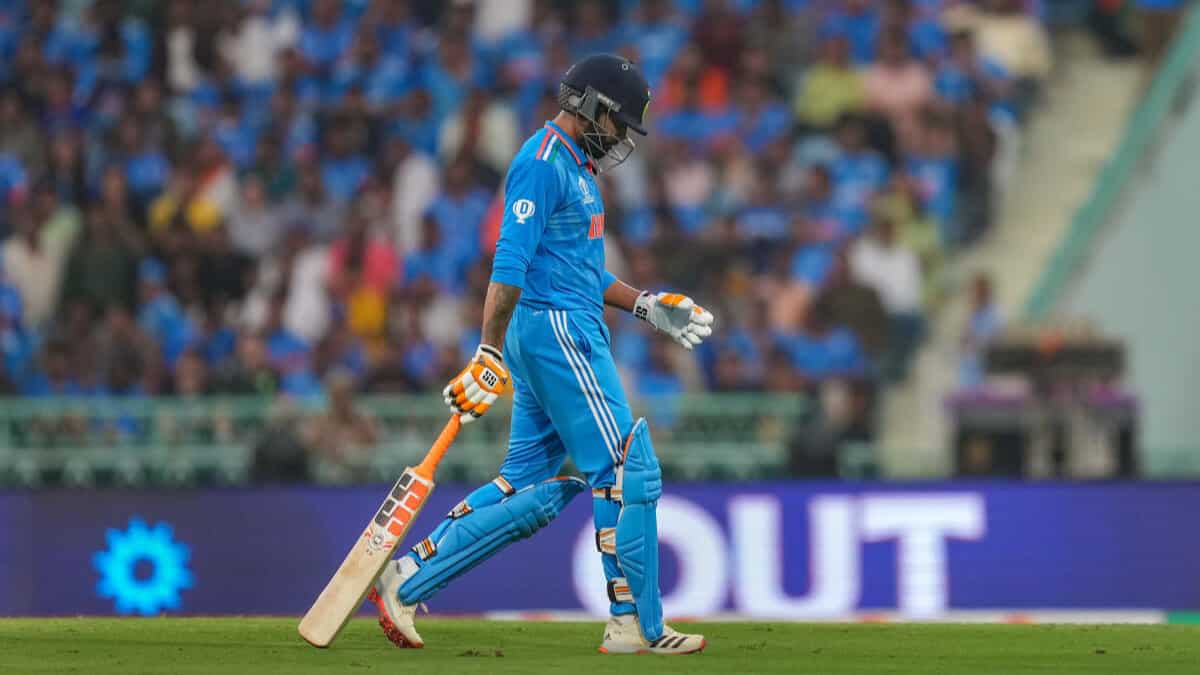 ODI World Cup Final: Ravindra Jadeja falls prey to Josh Hazlewood ...
