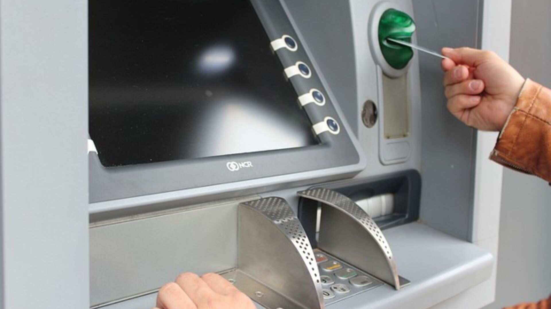 India: Bengaluru ATM robbery goes wrong as thieves accidentally burn ...