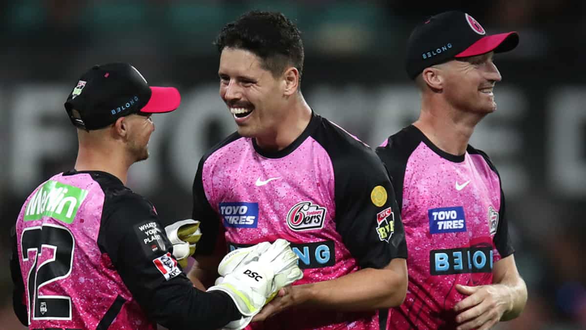 WATCH | Jordan Silk pulls out 'save of the year' to hand Sydney Sixers ...