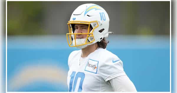 Los Angeles Chargers' QB Justin Herbert fractures finger on throwing ...