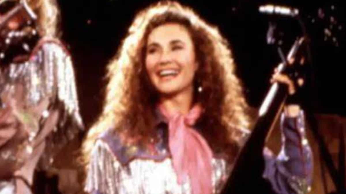 Laura Lynch, founding member of band The Chicks, dies in car accident ...