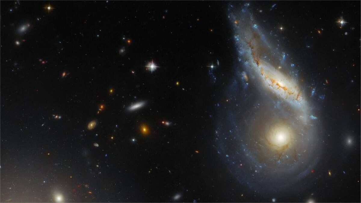 NASA's Hubble Telescope captures a spectacular galactic collision ...