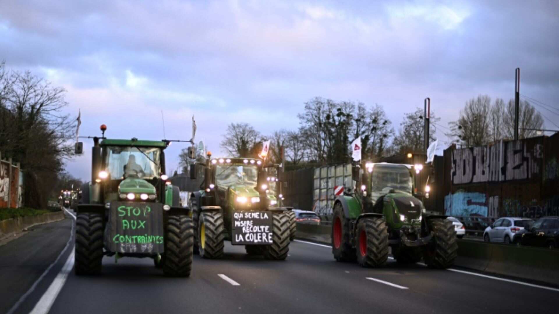 France starts arrests of farmers closing in on Paris amid growing rural ...