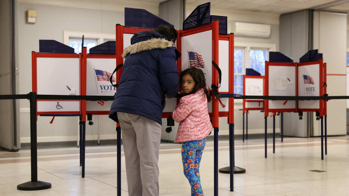 Super Tuesday: Voters cast their ballots as Donald Trump aims to ...