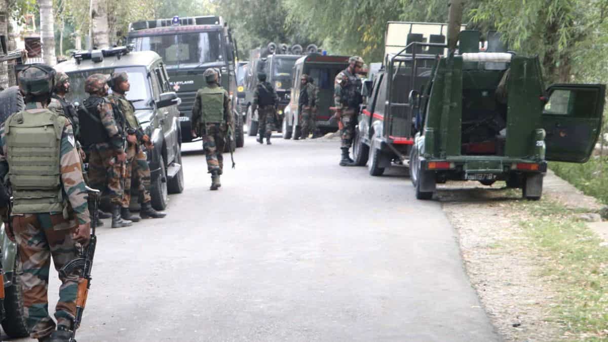 Indian army foils infiltration bid along LoC in J&K, one soldier ...