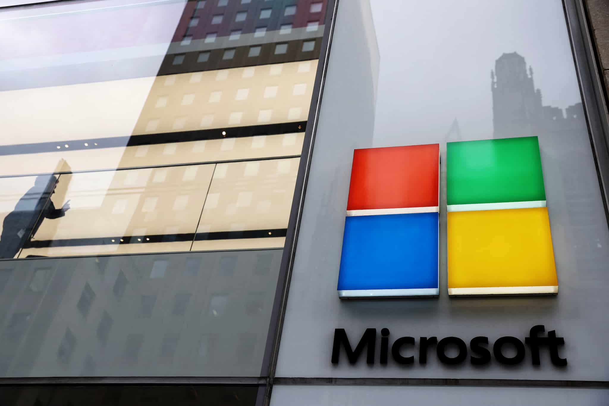 Microsoft unveils new digital Xbox consoles and games at annual Xbox ...